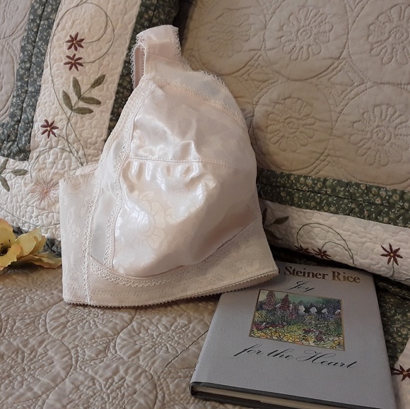 Playtex | Intimates & Sleepwear | Nwtags Playtex 8 Hr Tagless 4way ...